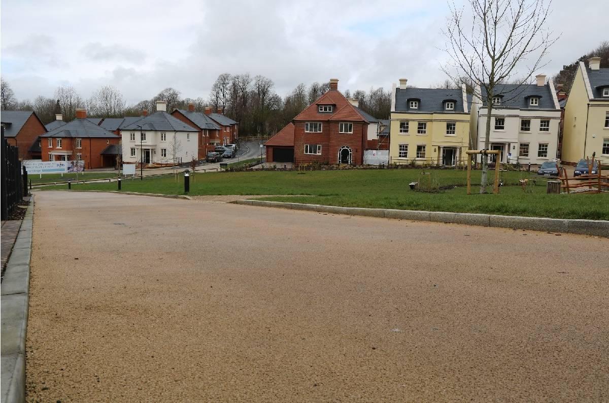 NatraTex Cotswold Provides Durable & Versatile Roads to Historic City